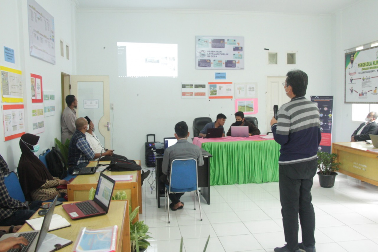 Senada dengan Azhari, Provincial Manager KOMPAK, Dicky Ariesandi ...